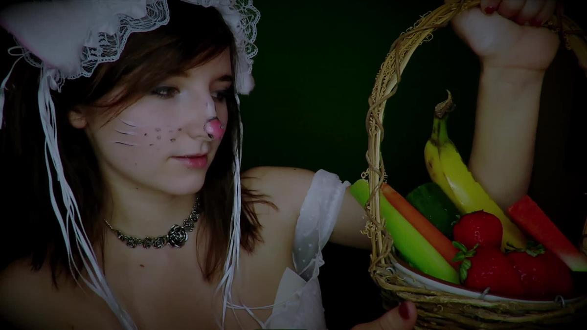 Rabbitrose munching on fresh produce – AftynRose ASMR